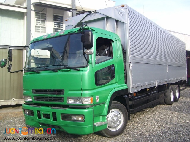 10" wheeler HOWO Sinotruk Wing Van 371hp (32ft)