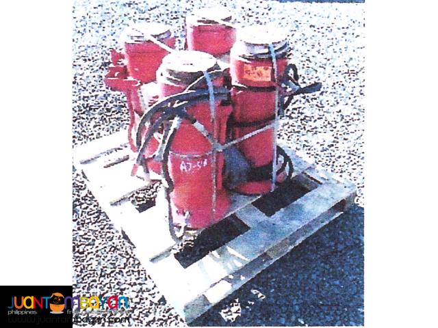200 Ton Hydraulic Jacks & Wacker BS600 Jumping Jack