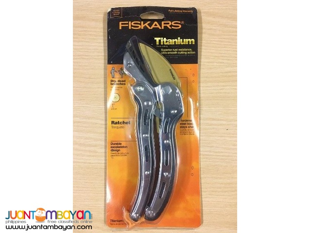 Fiskars 16686 6-3/4-inch Titanium Anvil Ratchet Hand Pruner