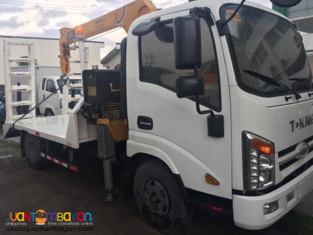 Self-loading 14ft 6wheeler cab and chassis 2tons boom.