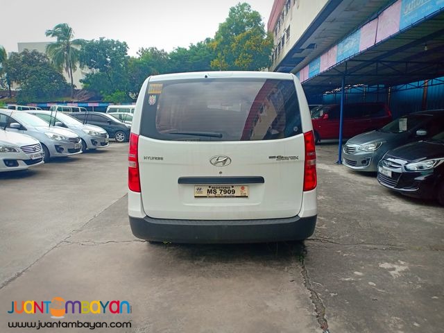 Hyundai GRAND STAREX White DIESEL M/T Mileage 28,000