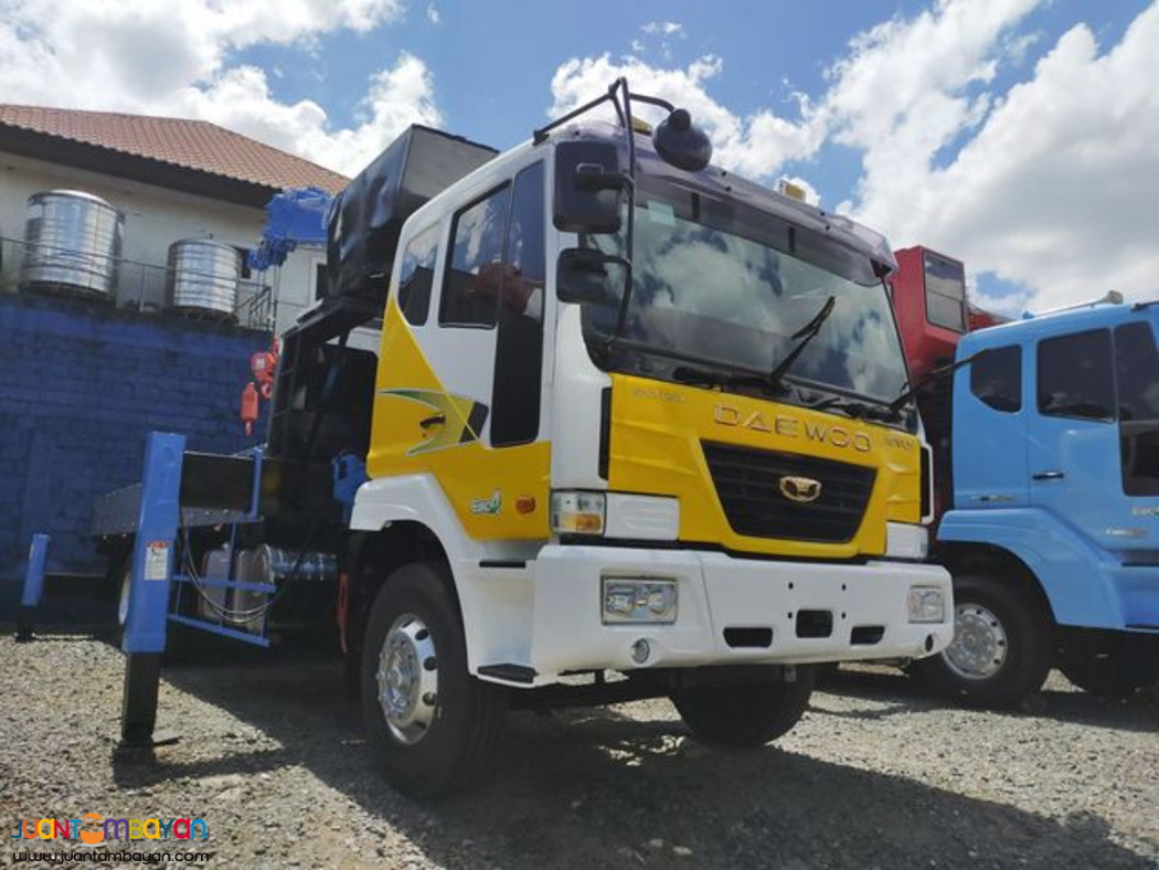 Daewoo 10 tons Boom Truck with Dongyang SS2515 Crane Model EURO 4