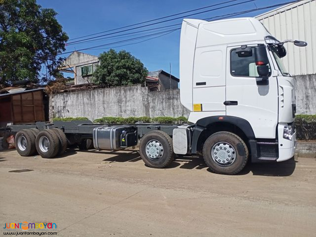 SINOTRUK HOWO A7 12-WHEELER CAB AND CHASSIS 380HP 32FT