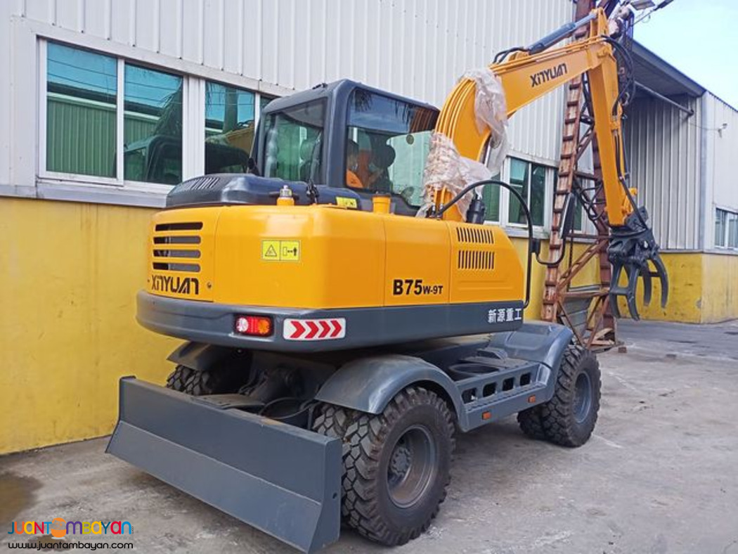 W75B-9 GRAPPLE WITH DOZER