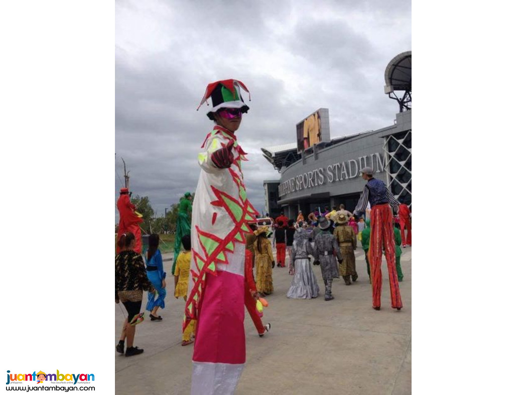 Street performers, stilt walker, juggler, unicycle, mime